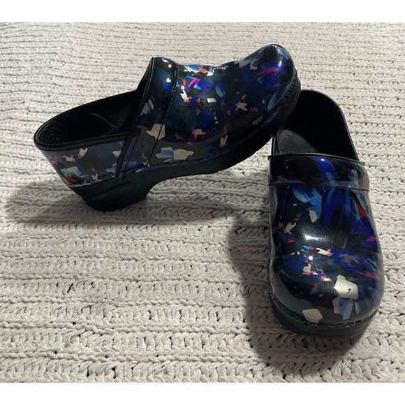 Dansko | Shoes | Dansko Slip Resistant Clogs Graphic Floral Patent ...